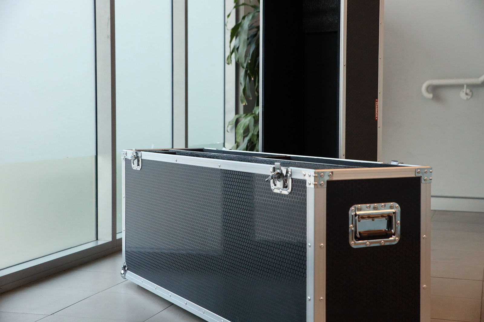 Single TV Transport Case for Brainlab – Armor Road Cases