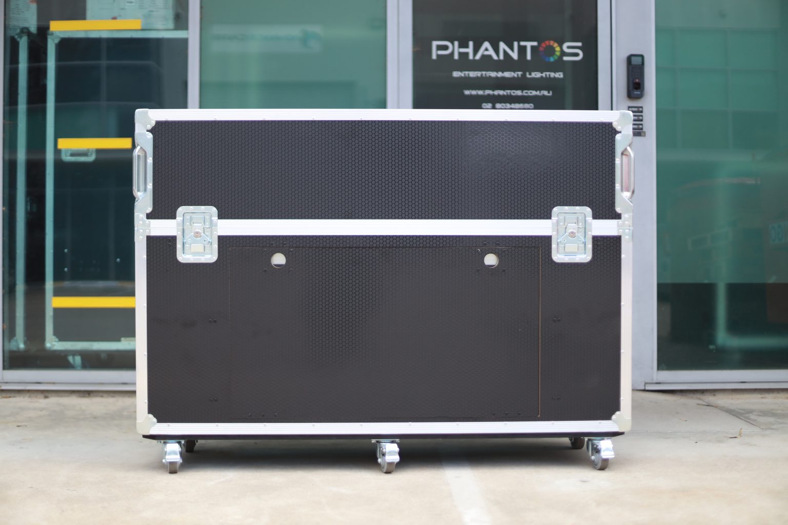 Commbox S4 Transport Case with Motorised Lift – Armor Road Cases