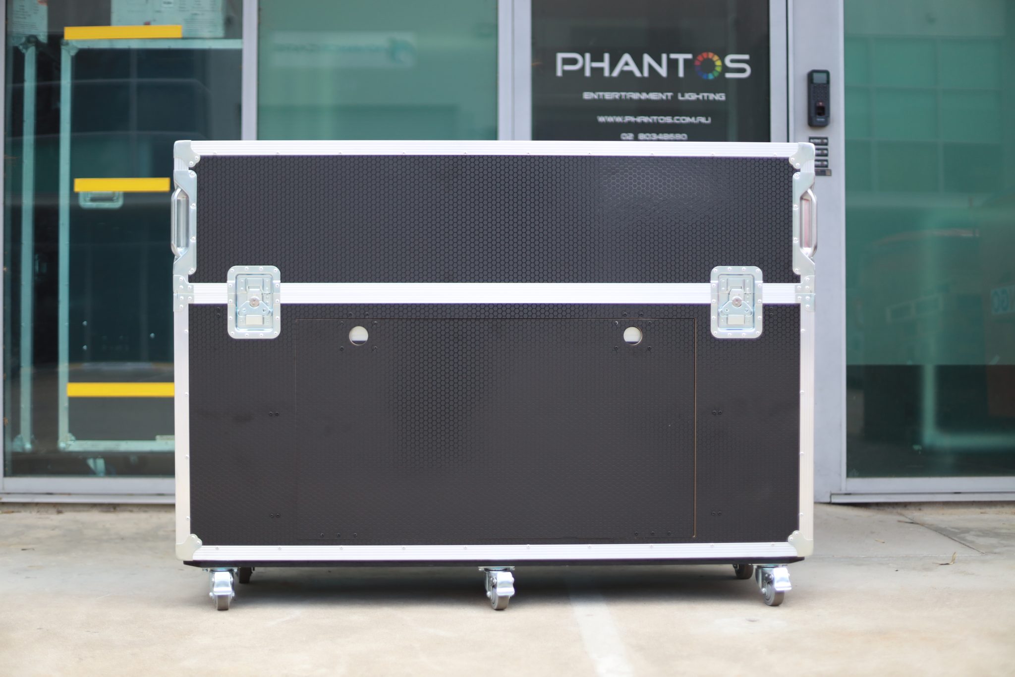 Commbox S4 Transport Case with Motorised Lift – Armor Road Cases